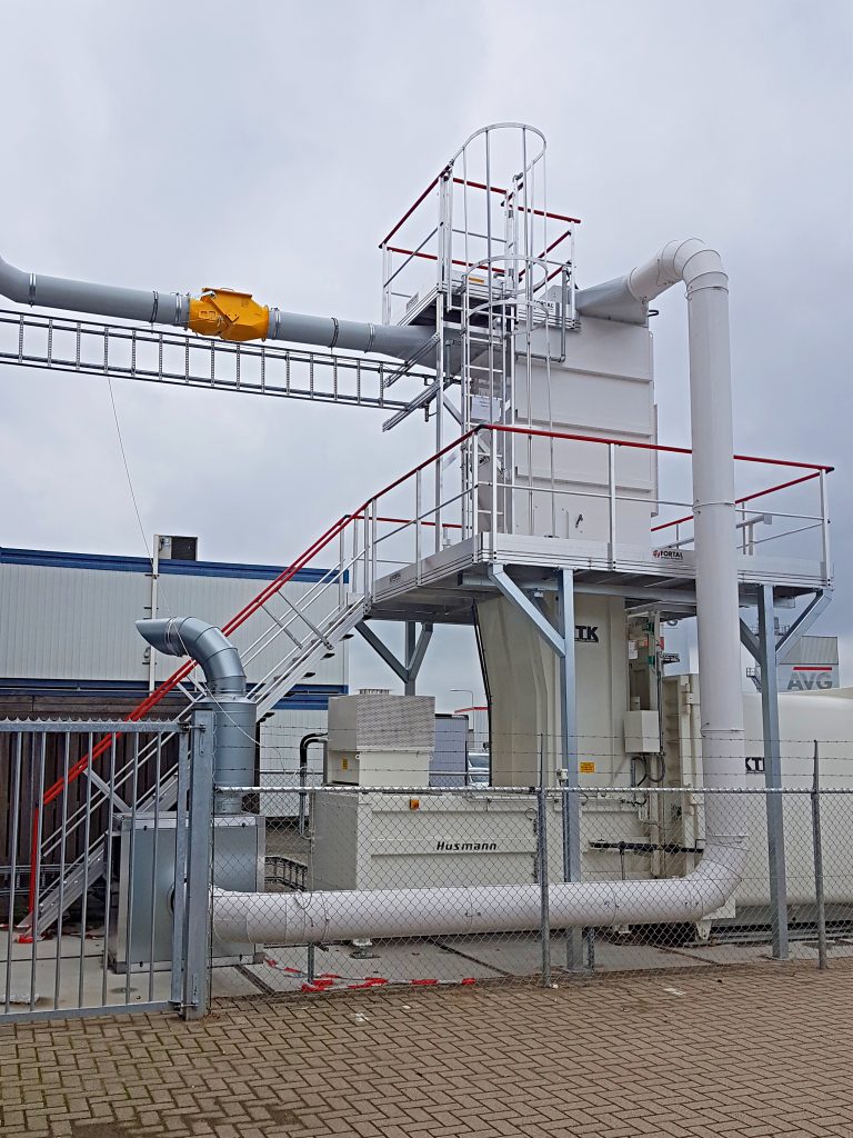 Two-level platform for access to air filtration system