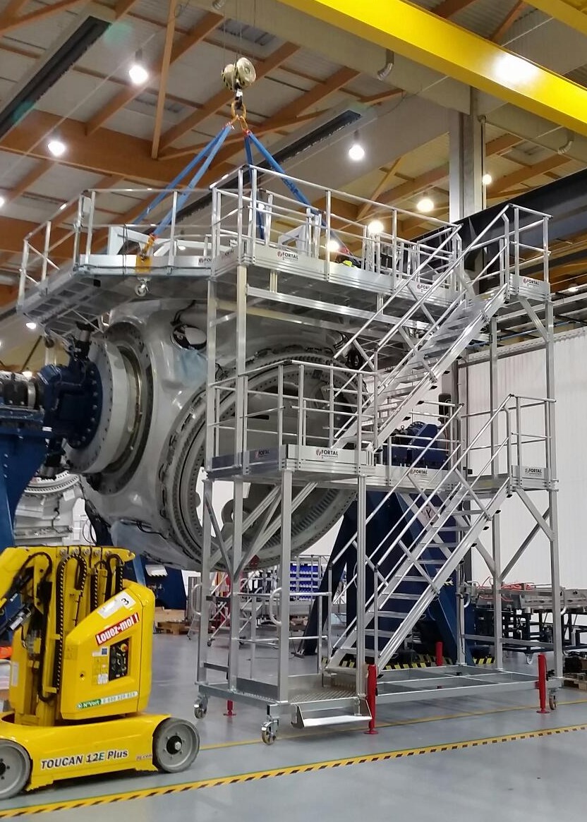 Platform and structure for wind turbine hub assembly line