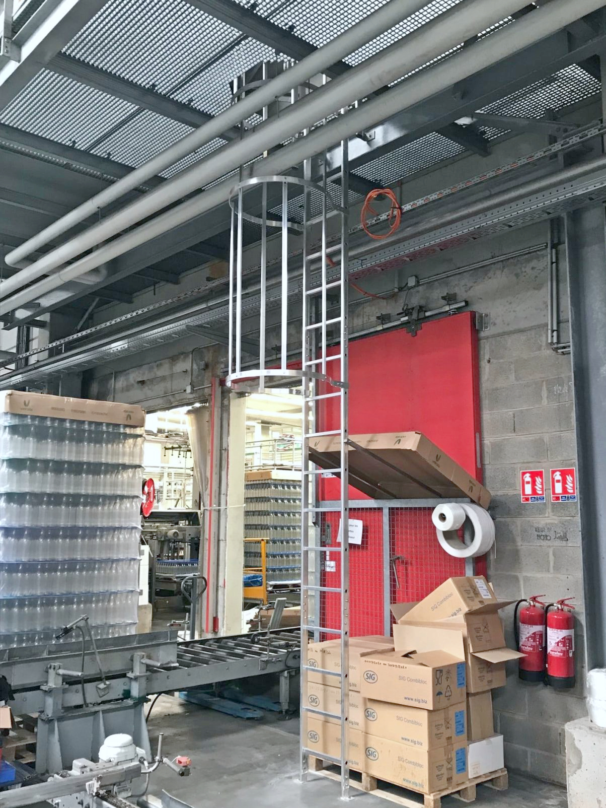 Safety cage ladder for access to the upper floor